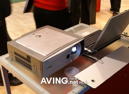 [CeBIT2006]도시바, 고안시급 DLP 프로젝터 ‘TW300 ’ - CeBIT 2006 프로젝터 소개(5) : 네이트 뉴스