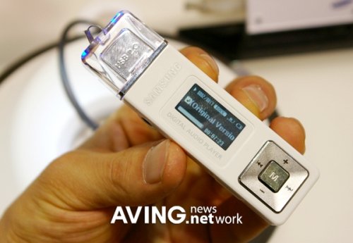 [CeBIT2006]삼성전자, 내장형 USB MP3플레이어 'YP-U2' 선보여 : 네이트 뉴스