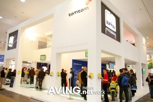 [CeBIT2006]TomTom, portable navigation system with simple design : 네이트 뉴스