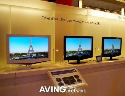 [CeBIT2006]Meet Samsung TVs at CeBIT 1- 32" LCD TV with wine glass ...