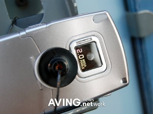 [CeBIT2006][at-a-Glance] It's the time to meet Italian mobile phone 1 ...