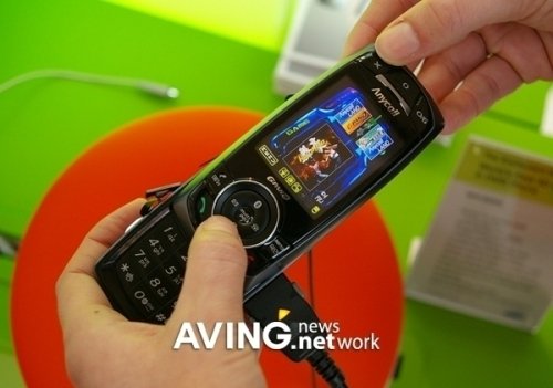 [CeBIT2006]3D게임과 위성DMB까지 지원하는 게임폰 ‘SPH-B3200’ : 네이트 뉴스
