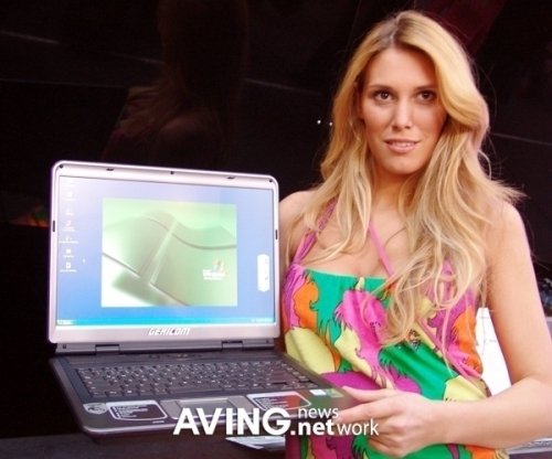 [CeBIT2006] Take a look at Austrian notebook 3-Gericom '1st Supersonic Duo' : 네이트 뉴스