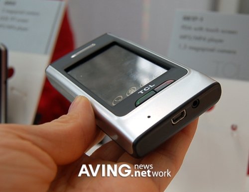 [CeBIT2006]TCL의 PDA폰 'GE17-1' - CeBIT2006 중국 TCL 휴대폰 소개(2) : 네이트 뉴스