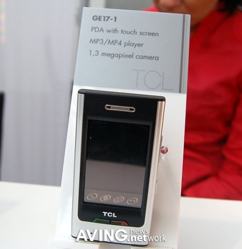[CeBIT2006]TCL의 PDA폰 'GE17-1' - CeBIT2006 중국 TCL 휴대폰 소개(2) : 네이트 뉴스