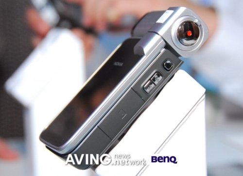 노키아 CES 2007 휴대폰 소개(2) - 뛰어난 멀티미디어 기능과 연결성을 자랑하는 'N93' : 네이트 뉴스