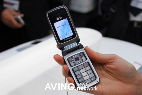 [MWC 2008]LG to present its new low-end clamshell phone 'KP230' : 네이트 뉴스