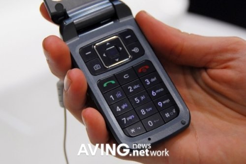 [MWC 2008]LG to present its new low-end clamshell phone 'KP230' : 네이트 뉴스