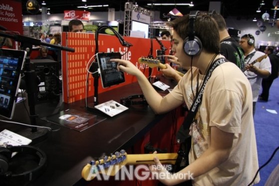 [NAMM SHOW 2011]2011 NAMM Show, IK Multimedia at Anaheim Convention Center : 네이트 뉴스