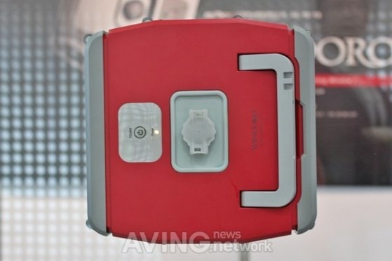 [World IT Show 2011][WIS 2011] 일심글로발, 유리창 자유자재로 청소하는 인공지능 로봇 '윈도로' 선보여 : 네이트 뉴스