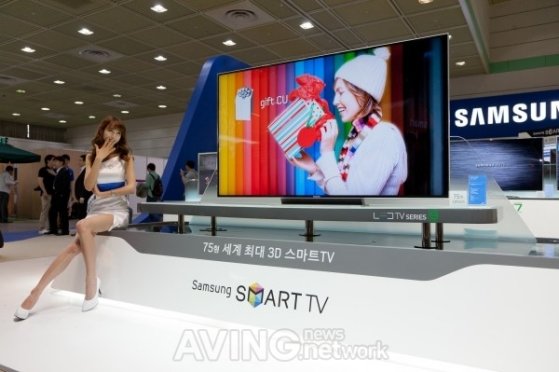 [World IT Show 2011][WIS 2011] 삼성 3D TV 홍보하는 에이빙걸 : 네이트 뉴스