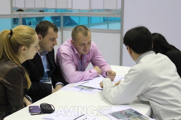 [iMAC 2011][iMAC 2011] Pioneer New Markets with Global Buyers! Export Consultation Proceeded in ...