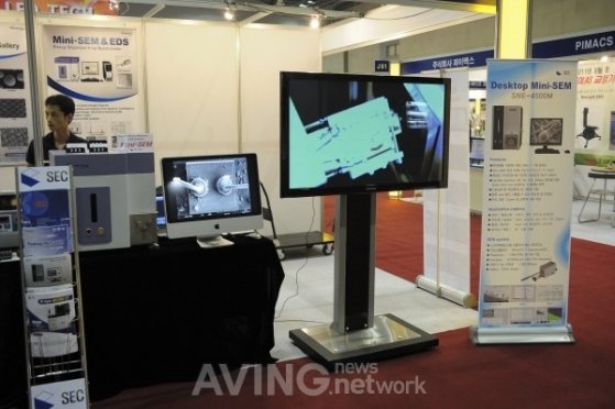 쎄크, 탁상형 전자현미경 'Mini-SEM' 전시 : 네이트 뉴스