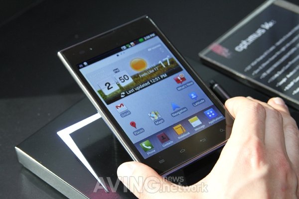 [MWC 2012 현장] 사진으로 보는 LG전자 스마트폰 '옵티머스 뷰' 특장점 : 네이트 뉴스