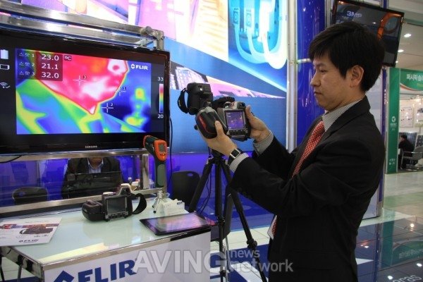 [IGEEC 2012 on-site] 'FLIR T seriese' a thermal burn infrared rays ...