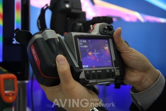 [IGEEC 2012 on-site] 'FLIR T seriese' a thermal burn infrared rays ...