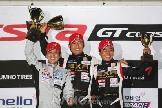 EXR 팀 106, 정연일 선수 쉐보레 레이싱팀 제치고 첫 우승 차지! : 네이트 뉴스
