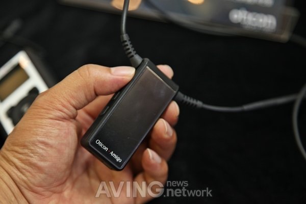 [SENDEX 2012 on-site] Oticon Korea shows FM System for Hearing Aid : 네이트 뉴스