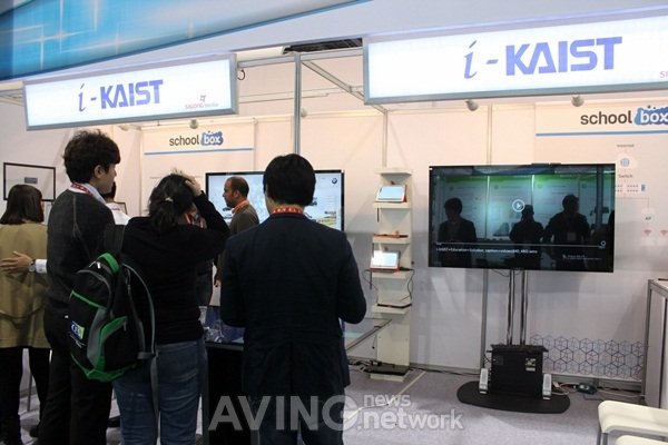 [CES 2013] i-KAIST', the world's first 65"Capacitive touch screen. : 네이트 뉴스