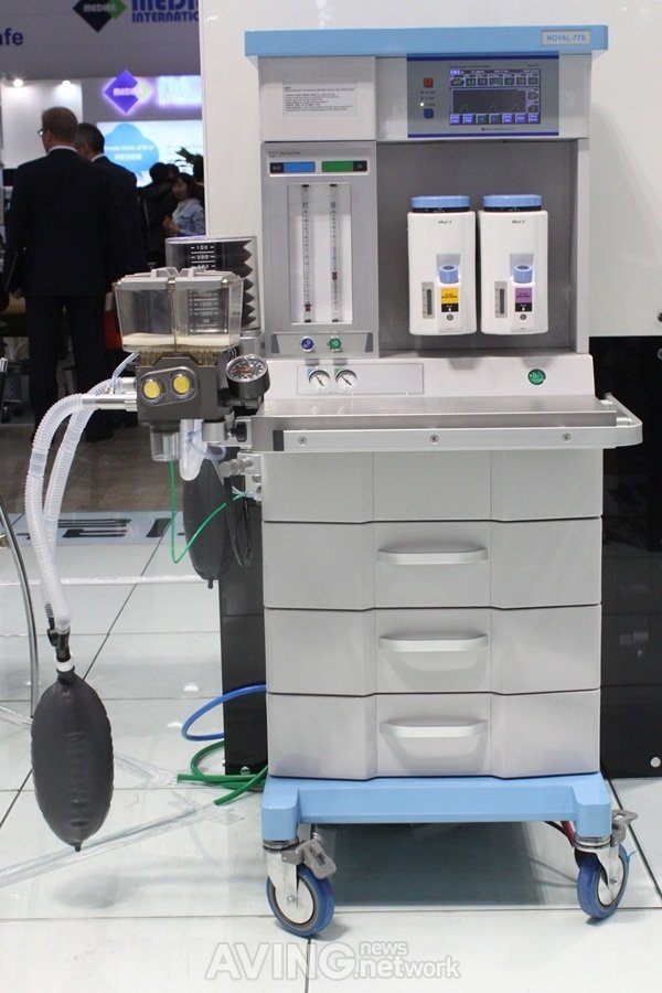 [KIMES 2013 On-site] Royal Medical revealed Anesthesia Machines with ...