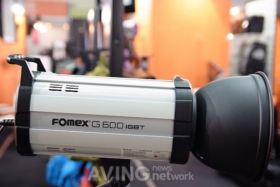 [P&I 2013 On-Site] G600 Pro Strobe Lights from Fomex : 네이트 뉴스