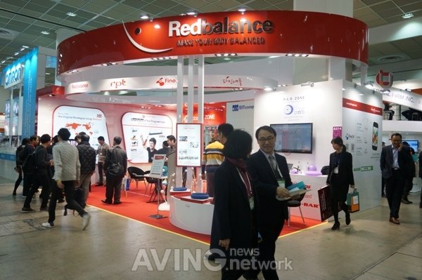 [30th KIMES 2014 영상] 파인엠, 슬링운동기구 '레드코드' 소개 : 네이트 뉴스