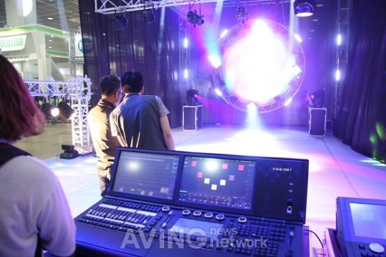 [KOBA 2014] 엘에스미디어, 고효율 LED 무대조명 시스템 선보여 : 네이트 뉴스