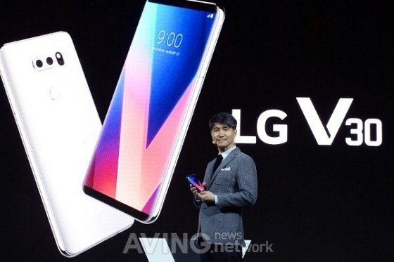 [IFA 2017 IMAGE] LG Electronics, introduced LG V30 at 'IFA 2017 Press Conference' : 네이트 뉴스