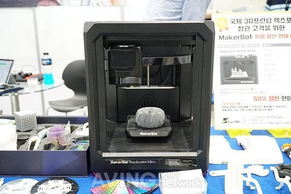 [3D프린팅코리아] 포엠아이, 메이커봇(MakerBot) 리플리케이터+ 및 리플리케이터 미니+ 소개해 : 네이트 뉴스