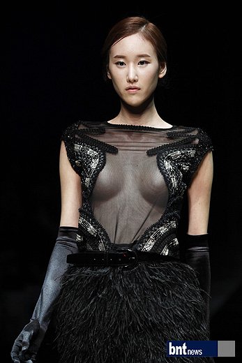 [bnt포토] 섹시한 블랙 시스루 룩의 끝~! : 네이트 뉴스