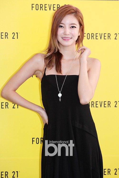 [bnt포토] NS윤지, 가려도 섹시한 몸매~ : 네이트 뉴스