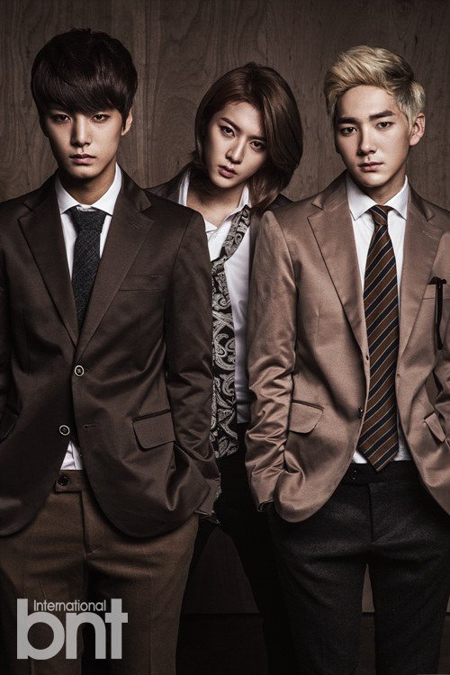 [bnt화보] 그룹 뉴이스트, 수트패션 선보이며 남자다운 매력 발산! : 네이트 뉴스