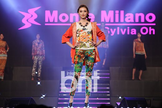 [bnt포토] 화려한 플라워 패션으로 당당한 워킹~ : 네이트 뉴스