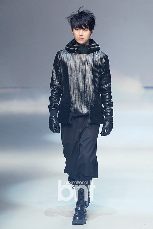 [bnt포토] '제아' 하민우, 런웨이 올라 시크한 캣워크 : 네이트 뉴스