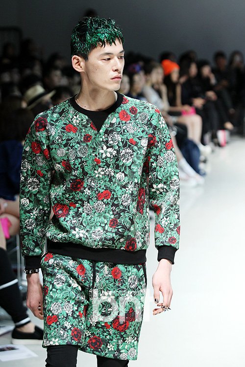 [bnt포토] 김원중, 헤어와 반지도 '스티브요니 스타일~' : 네이트 뉴스