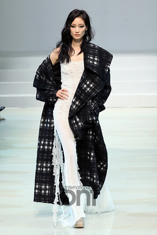 [bnt포토] 박세라, 런웨이를 점령한 황금 몸매 (맥앤로건) : 네이트 뉴스