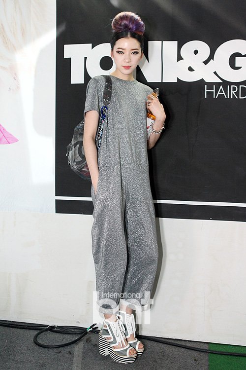 [bnt포토] 아이린, 백스테이지 사복패션 '블링블링 점프수트' : 네이트 뉴스