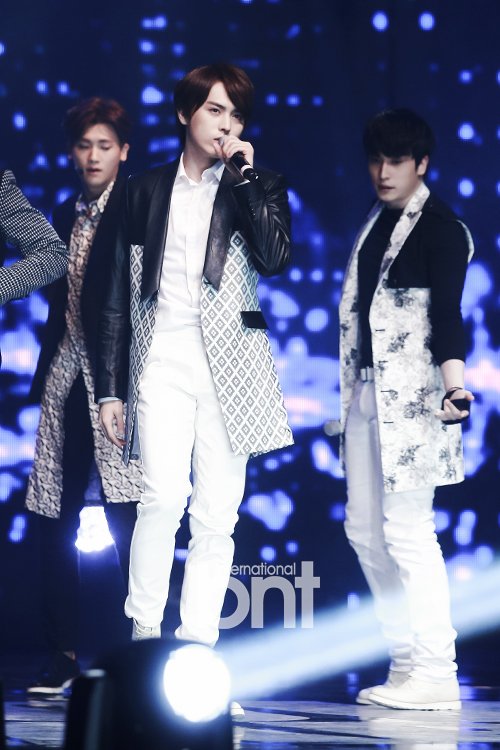 [bnt포토] 제국의아이들 정희철, 카리스마 넘치는 눈빛 : 네이트 뉴스