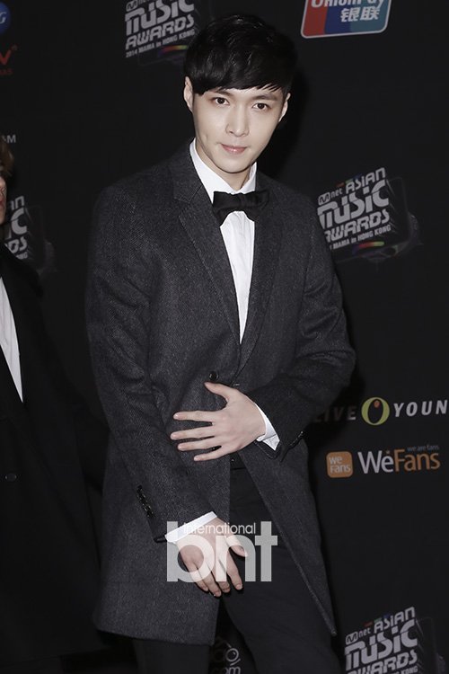 [bnt포토] 엑소 레이 '팬들에게 인사는 정중하게'(2014MAMA) : 네이트 뉴스