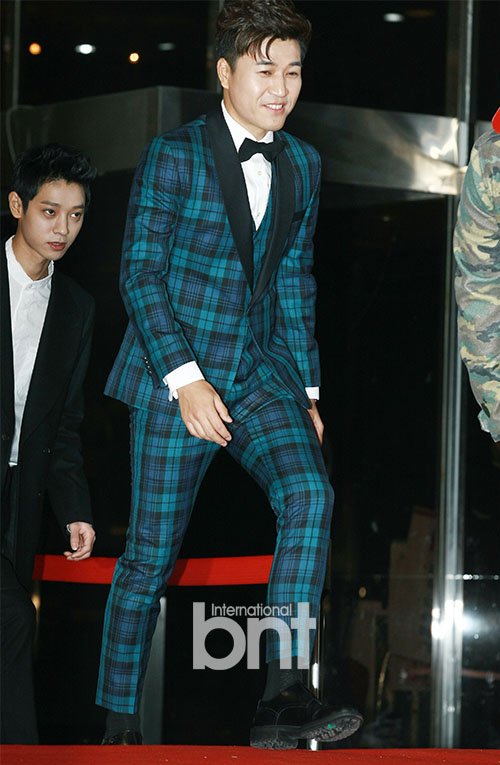 [bnt포토] 김종민, 체크수트 어울리네! (KBS 연예대상) : 네이트 뉴스
