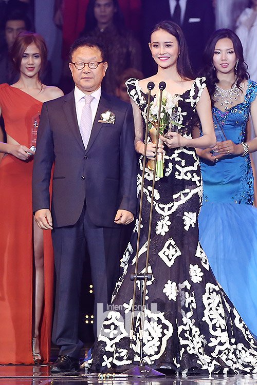 [bnt포토] 2015 페이스 오브 아시아 쯔엉 미냔과 한정호 위원장 : 네이트 뉴스