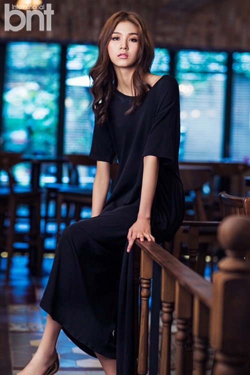 [bnt화보] 모델 엄예진 "178cm 큰 키로 인해 농구선수로 오해 받은 적 있어" : 네이트 뉴스