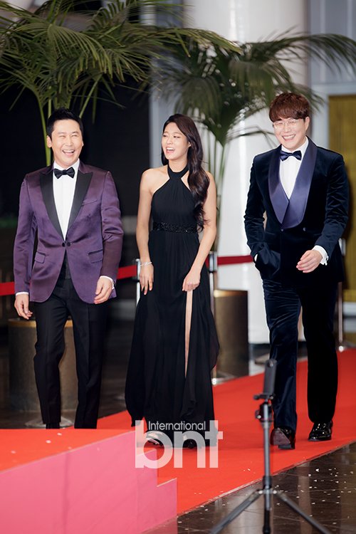 [bnt포토] 신동엽-설현-성시경 '하하호호~'(KBS연예대상) : 네이트 뉴스