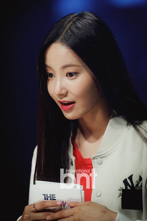 [bnt포토s] '상큼&섹시, 완벽 공존' 모모랜드 연우 '극과 극 이미지, 눈빛 하나로 끝' : 네이트 뉴스