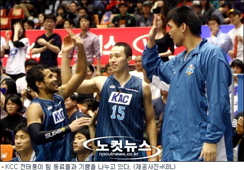 전태풍·임재현에 KT 가드 초토화…KCC '4강 첫승' : 네이트 스포츠