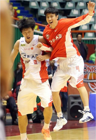 '박상오, 버저비터' SK, KT에 짜릿한 승리 : 네이트 스포츠