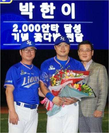 삼성 박한이, KBO 역대 9번째 2000안타 달성 : 네이트 스포츠