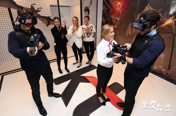 'MWC2018 개막' 세계최초 5G 기반 VR게임 선보이는 KT : 네이트 뉴스