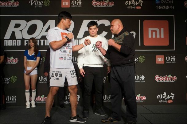 49세 최무배, 로드FC서 동갑내기에 TKO패 : 네이트 스포츠