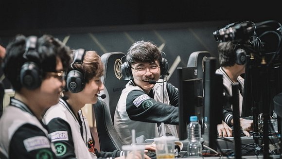 [MSI] 루시안에 한 방 먹은 SKT, 단두대서 살아돌아온 FW(5일차 종합) : 네이트 스포츠